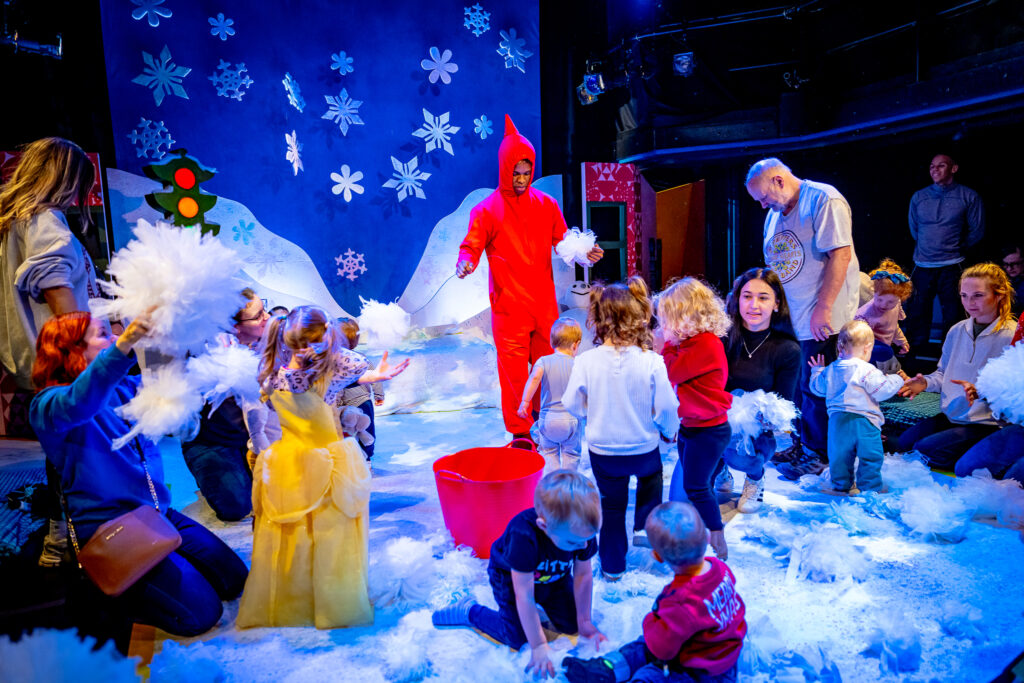 The Snowy Day – Christmas Family Theatre Show for Toddlers in ...