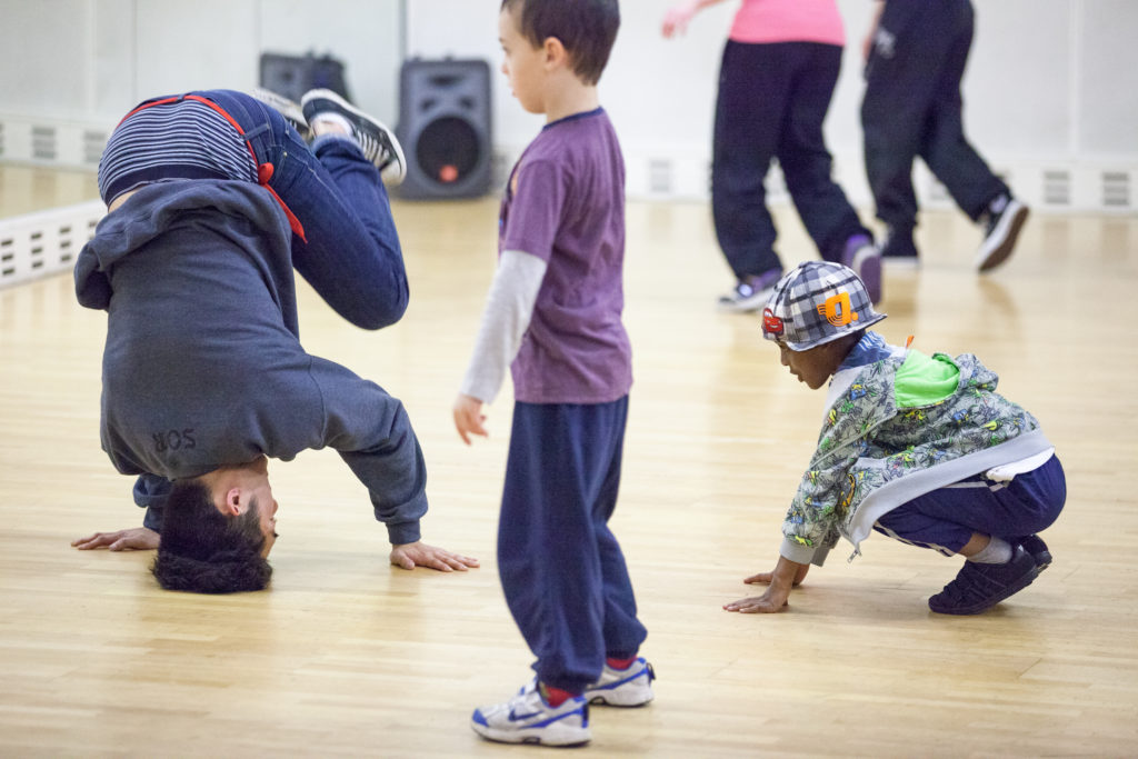 Kids Break Dancing - Z-arts